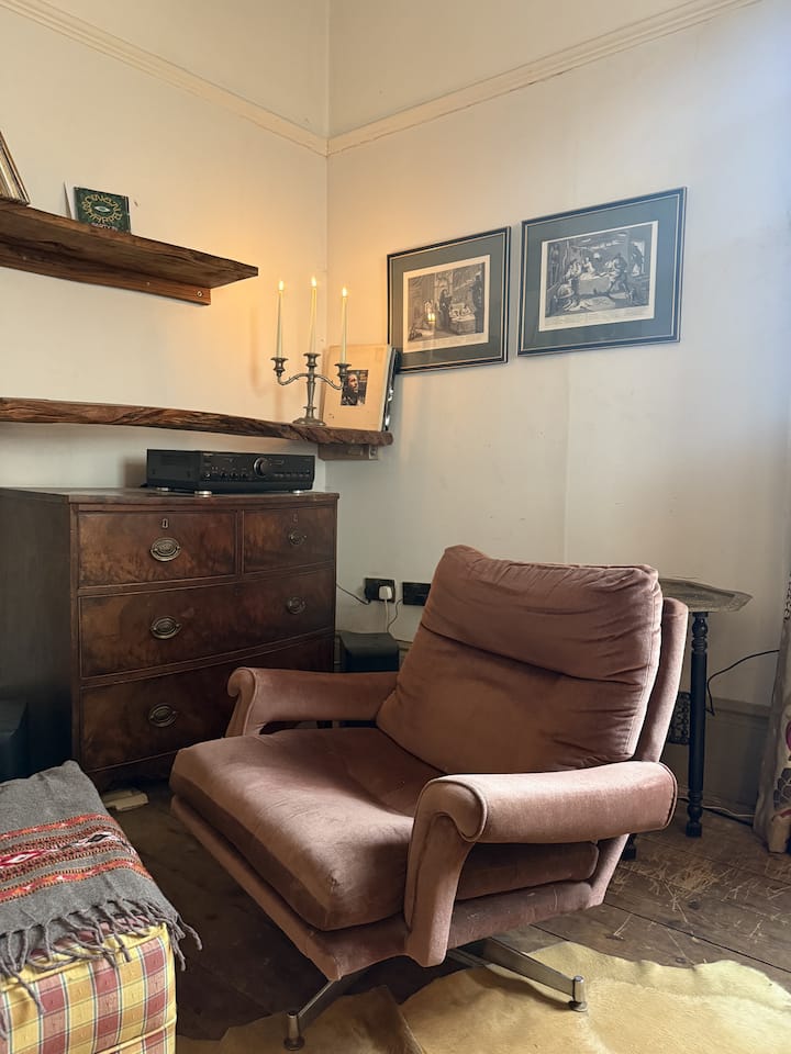 Rustic Couples Central Retreat - Hastings