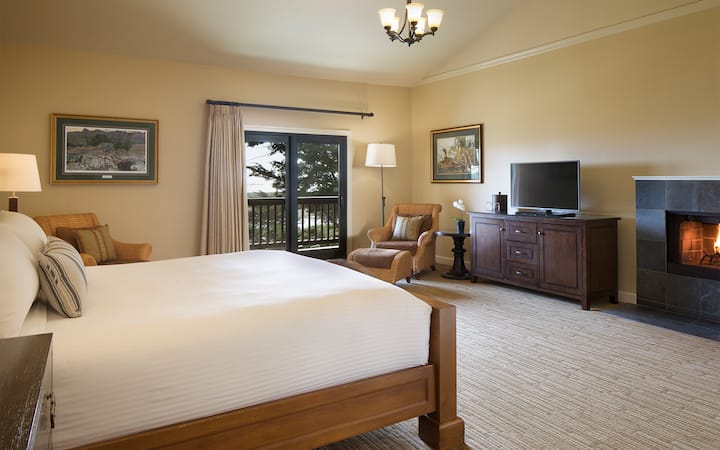 Crow's Nest Room At The Lodge At Bodega Bay - Bodega Bay, CA