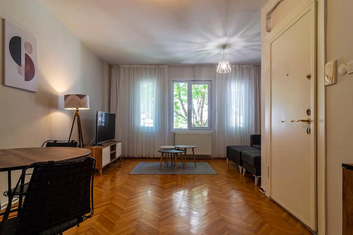 City Center Spacious 2bed Apt In Cihangir Taxim - İstanbul