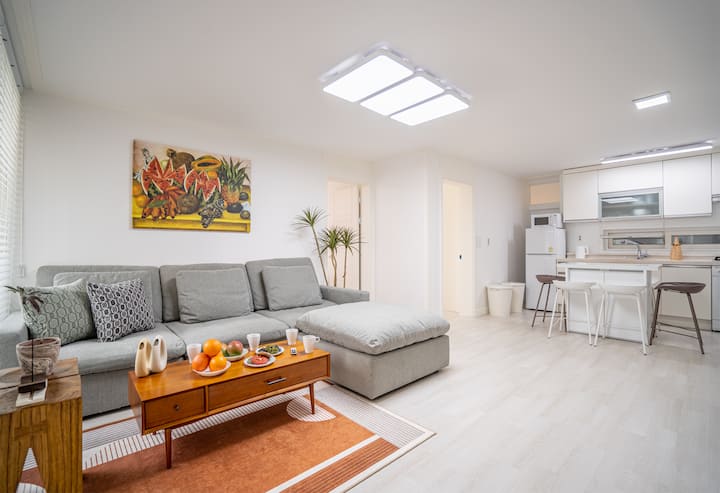 A Central House On Hongik Station - 