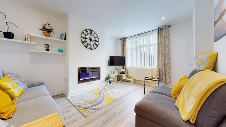 Modern 3 Bed House, 8 Miles From Alton Towers - Stoke-on-Trent