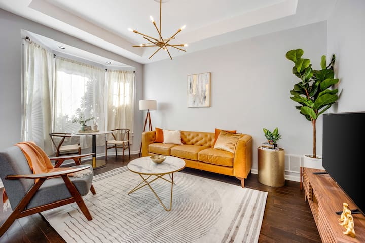 The Logandale: Huge Mid-century Home, Sleeps 15 - 시카고