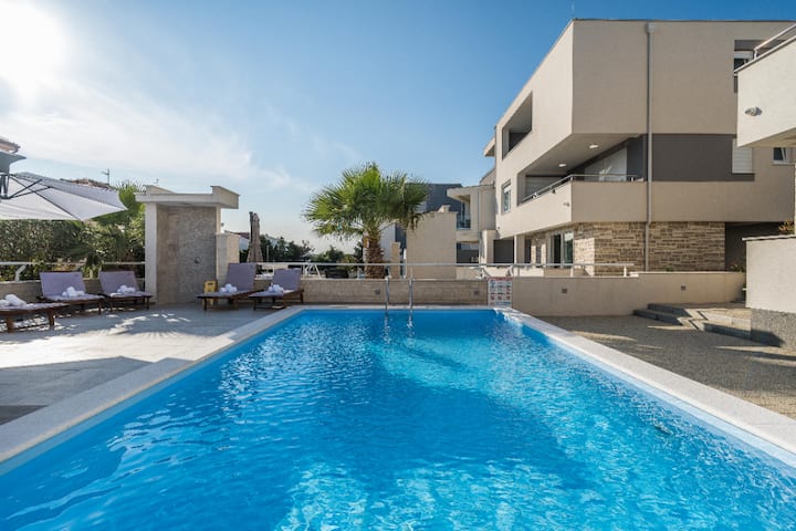 Deluxe Studio Danivan B With Terrace And Pool - Novalja