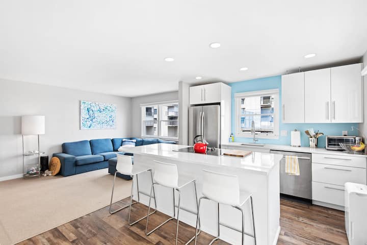 Stunning Renovated Large Balcony 20 Steps To Beach - Ocean City, MD