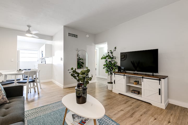 Roomy 2 Br Near Miami Airport - Doral, FL