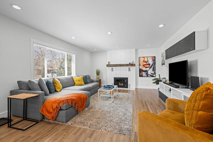 Modern And Updated Home-grill / Patio / Firepit - Littleton