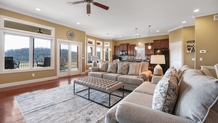 5 Min To The Lake! Great Views! King Suite! - Lake Ozark, MO