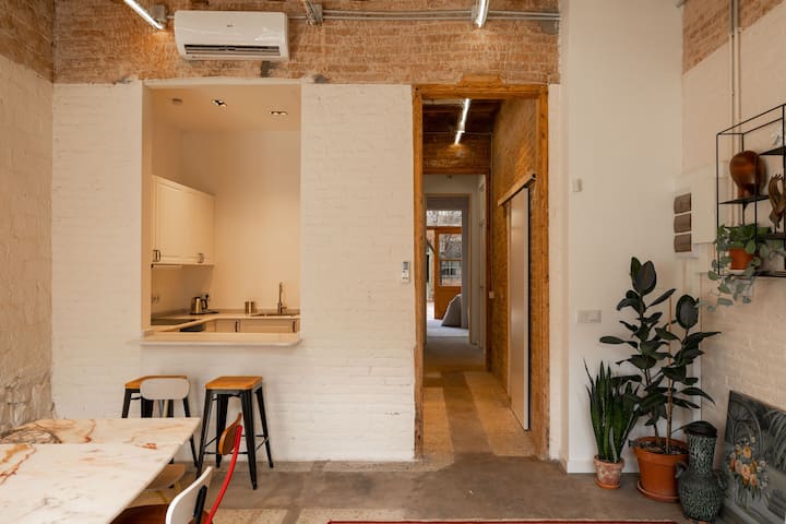 Little Gaudí Room W/patio View ( Co-living) - Barcelona