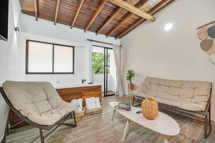 Nowa Apt | Hot Tub On Provenza's Main Street - Medellín