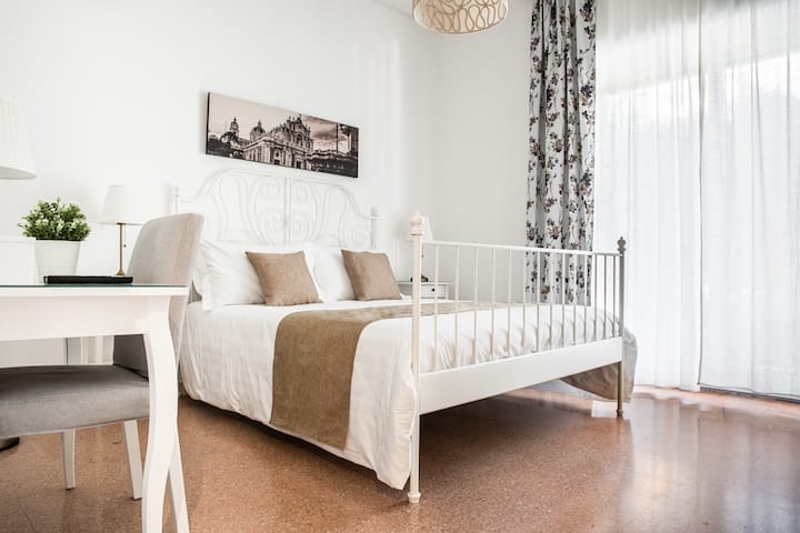 Aulino House – Classic Touch - Catania, Italia