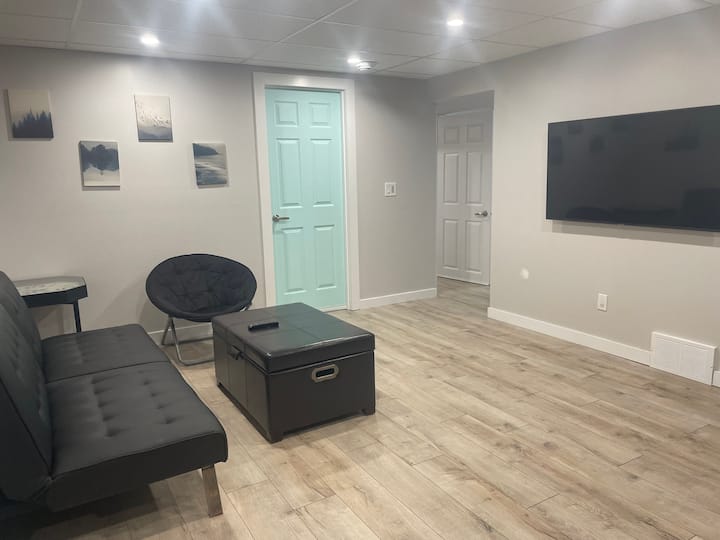 2 Bedroom, Big Private Suite, Minutes To Airport - Calgary