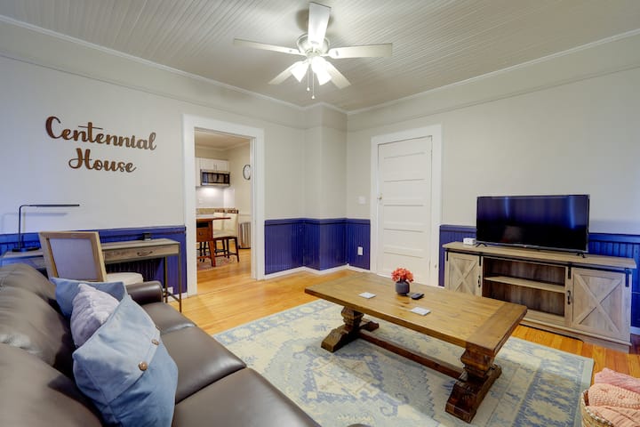 Stylish 1br Upstairs Flat | Walk To Downtown - Columbia, SC