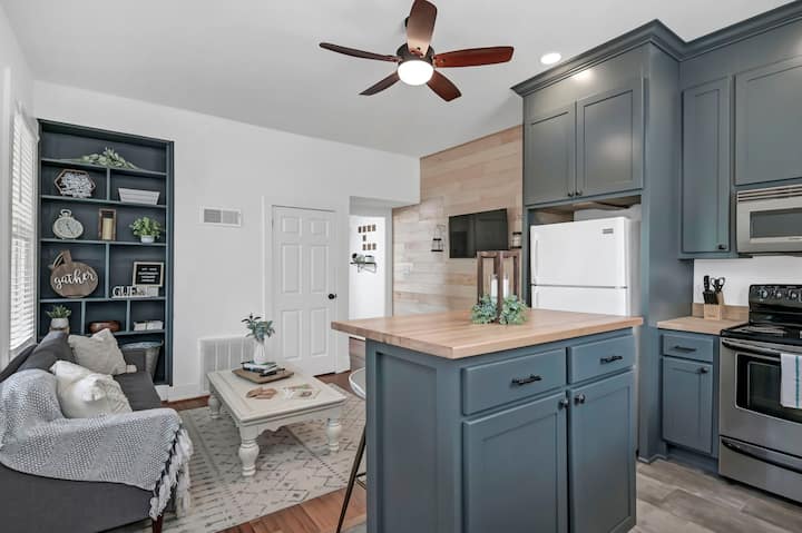 Downtown Farm Charm Apartment | 1br Mins To Usc - Columbia, SC