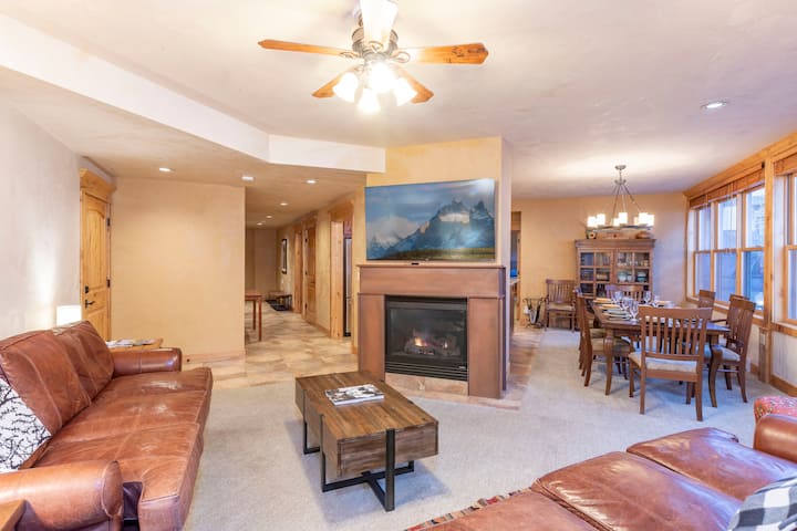Ski-in/ski-out 5 Bedroom - Telluride, CO