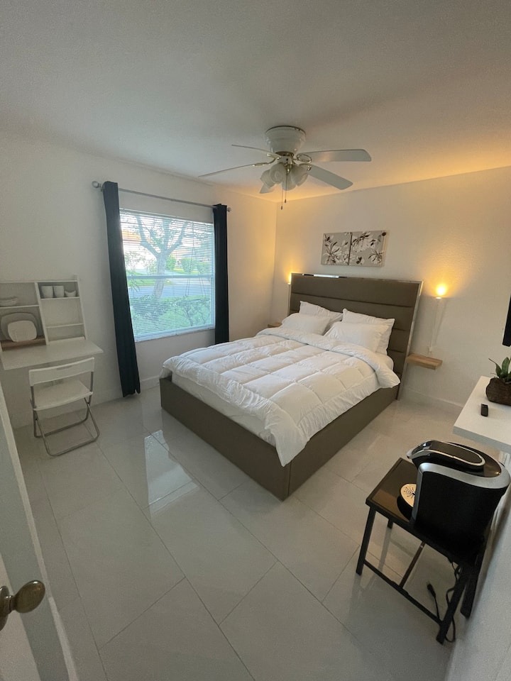 Modern Private Room - Winter Garden, FL