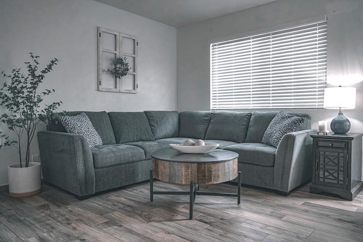 Luxury 3 Bed 2 Bath Beautiful Home - Bakersfield, CA