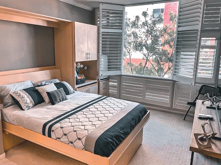 Beautiful Downtown San Diego Condo - San Diego, CA