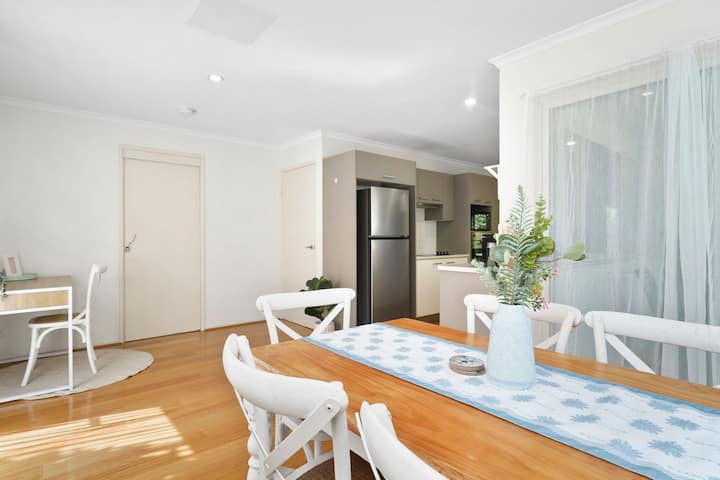 Aircon Every Room | Pet Friendly | Luxury Linen - Golden Beach