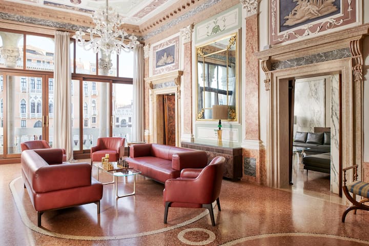 The White Palazzo Grand Canal - Venecia