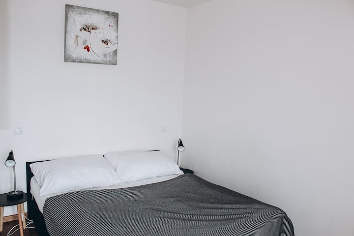 Bright And Comfortable Apartment Happy Days - Praag