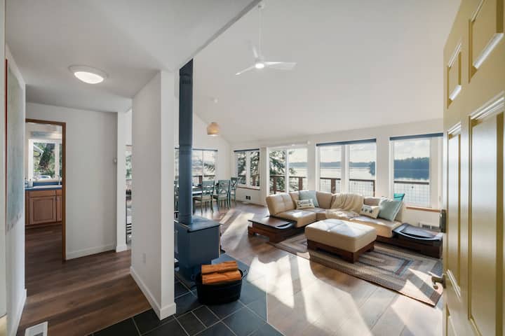 Waterfront Beach House•hottub•sauna•mountain Views - Washington
