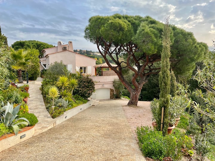 Jolie Villa Vue Canopée à Pieds Plage Et Port - Sainte-Maxime