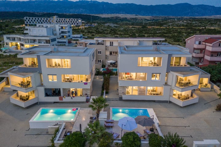 Deluxe Pool Apartments Danivan For 16 - Novalja