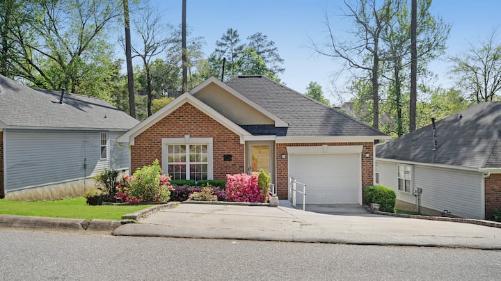 Perfect Golden Stay - Augusta, GA