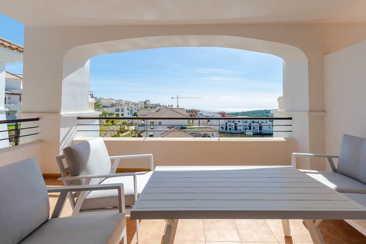Bright & Beautiful 2 Bed W/ Panoramic Sea Views - Estepona