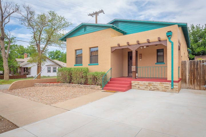 Downtown Southwest Charm - Roswell