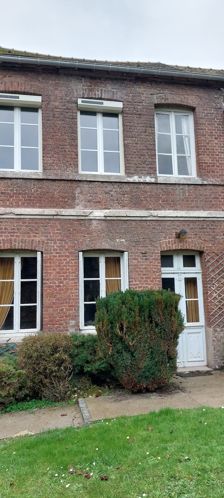 Charmille,maisonnette. - Cléon
