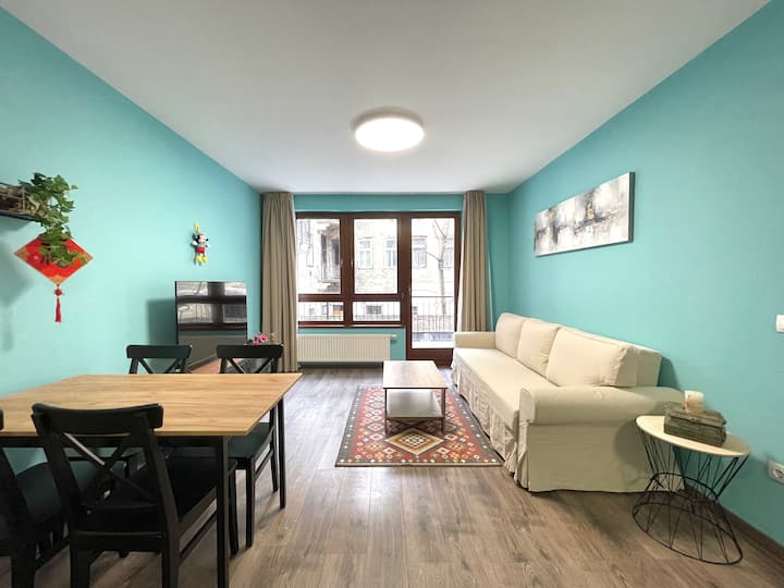 Gozsdu Terrace Blue Apartment With 2brs/2bths/6ppl - Budapest