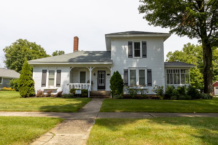 Hummingbird House - Pentwater, MI