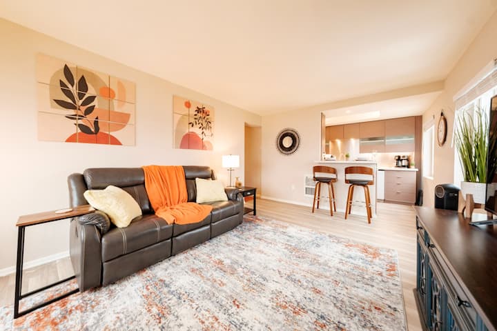 Breathtaking Bay Views Close To Medical Centers - Tacoma, WA