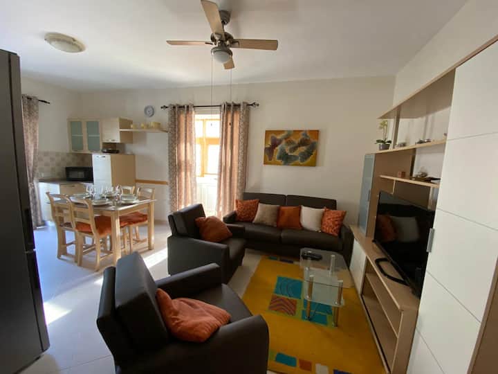 Sliema F4 - Central 3 Bedroom Close To St Julian's - Malta