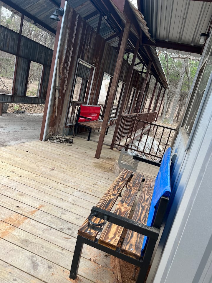 Creekside Cabin - Midlothian, TX