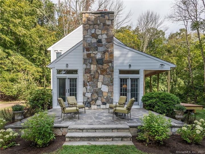 Calm Retreat Or Family Fun - Lake Waramaug, CT