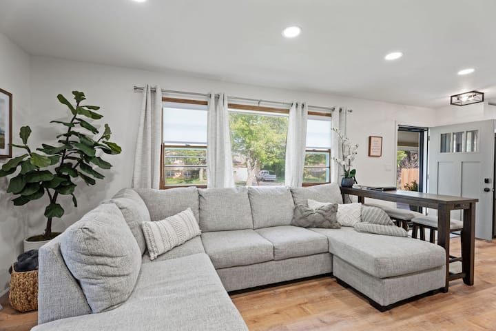 Fire Pit, Fully Stocked, Family-friendly Oasis - Wichita