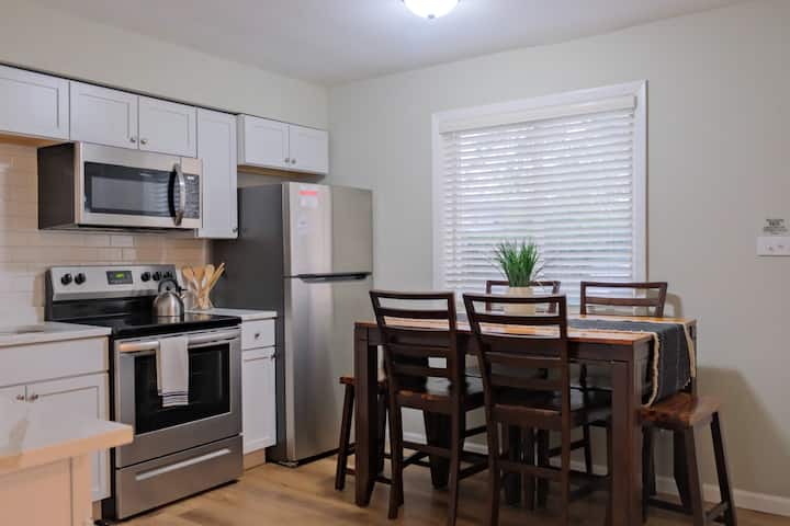 Relaxing Extended Stay Retreat:home Away From Home - Des Plaines, IL