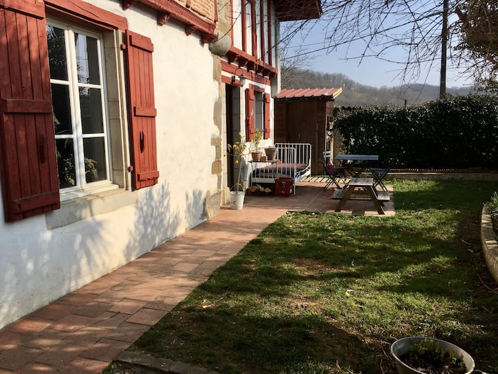 Jolie Maison Traditionnelle - Espelette