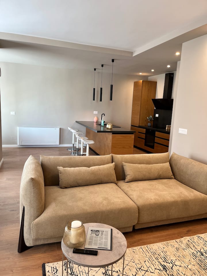 Bright & Cosy 2-bedroom Apartment - Vlorë