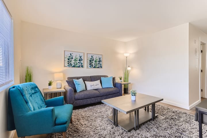 Cozy Noco Getaway / Minutes From Downtown Loveland - Loveland, CO