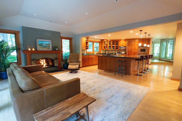 Bridle Trails Treehouse - Bellevue, WA