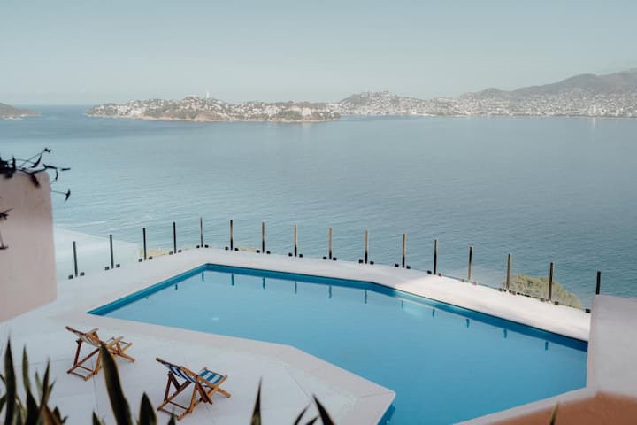 Spectacular Front View Of Acapulco Bay - Acapulco