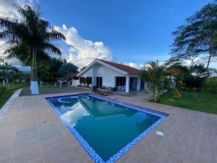 Finca La Momposina - Acacias