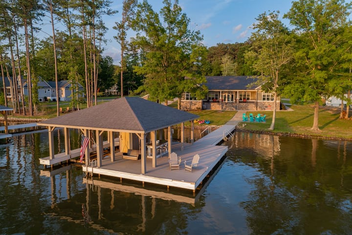 Luxe, Lake-front Open Living For The Whole Family - Littleton, NC