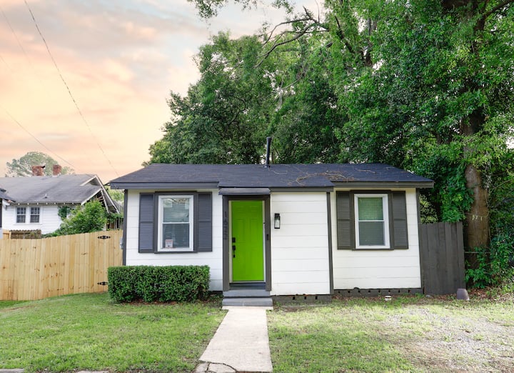 Cottage | King Bed | Fenced-in Yard - Montgomery, AL