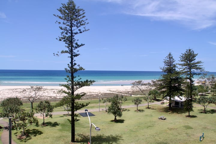 3 Bedroom Ocean - Iconic Kirra! - Coolangatta