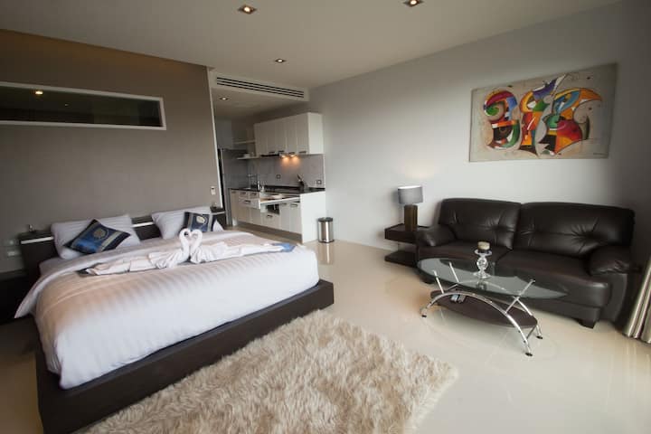 City & Partial Sea View @Emerald Terrace Condo - Patong