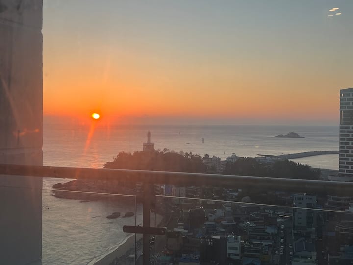 등대해변 도보 1분
풀옵션 1.5룸 탑층 - Sokcho-si
